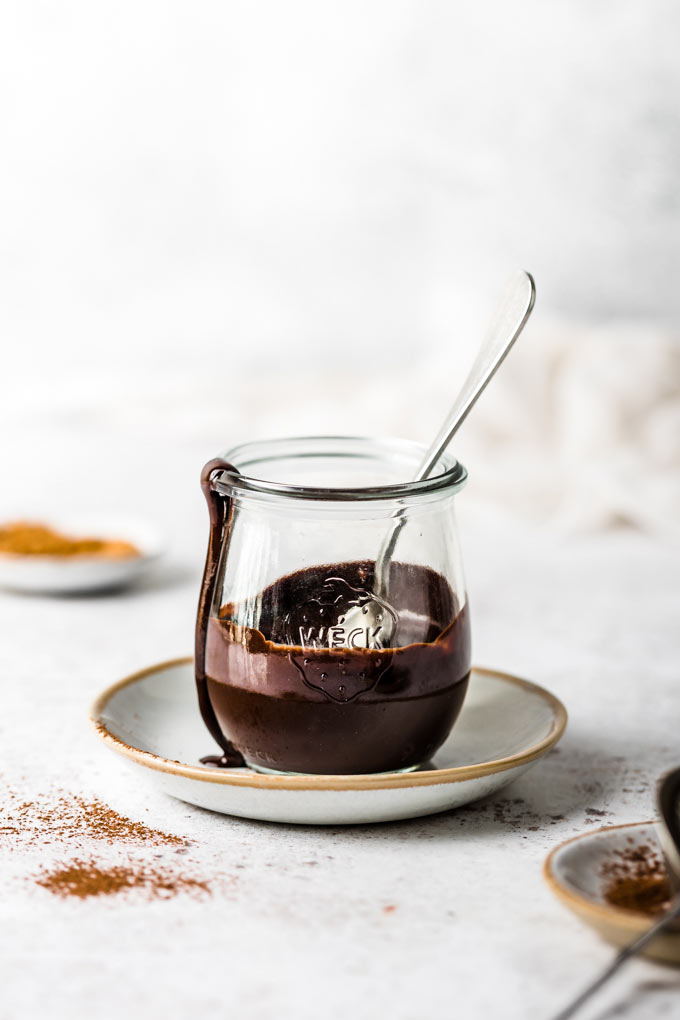 Simple Chocolate Syrup (3-Ingredient, Vegan) - Barrel Leaf 桶子葉