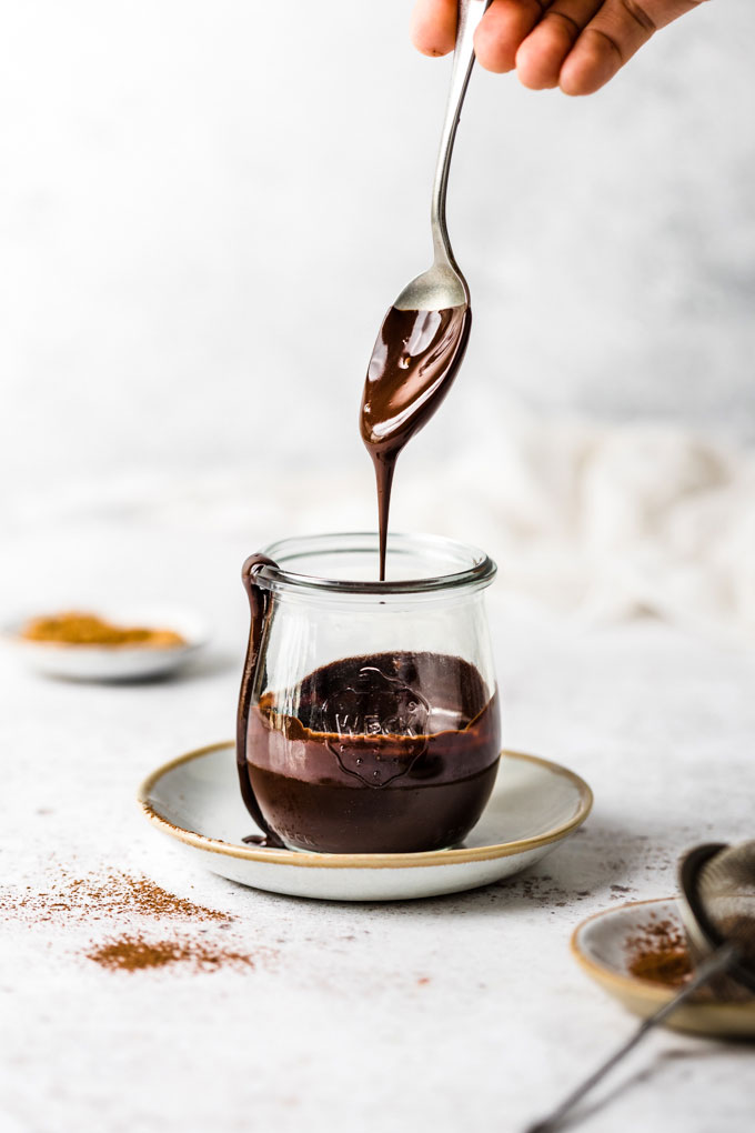 Simple Chocolate Syrup (3-Ingredient, Vegan) - Barrel Leaf 桶子葉