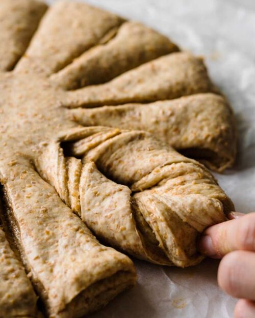 Whole Wheat Cinnamon Roll Flower Bread (Vegan, No Mixer) - Barrel Leaf 桶子葉